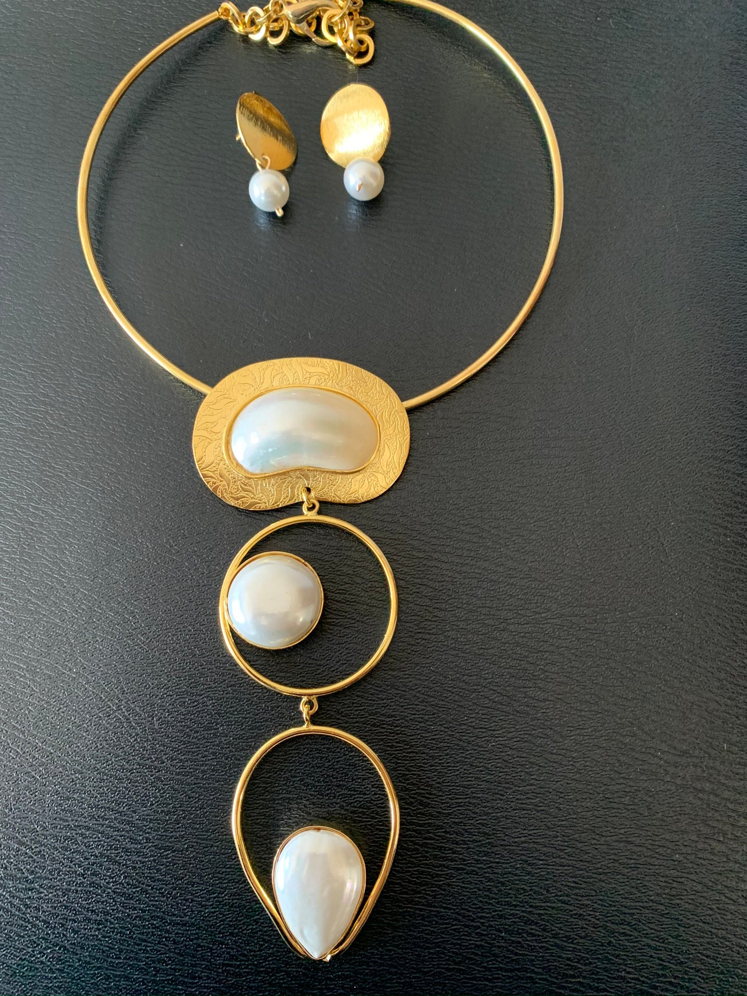 Handmade Shell Pearl Necklace And Earrings 24 K Gold Plated on Luulla